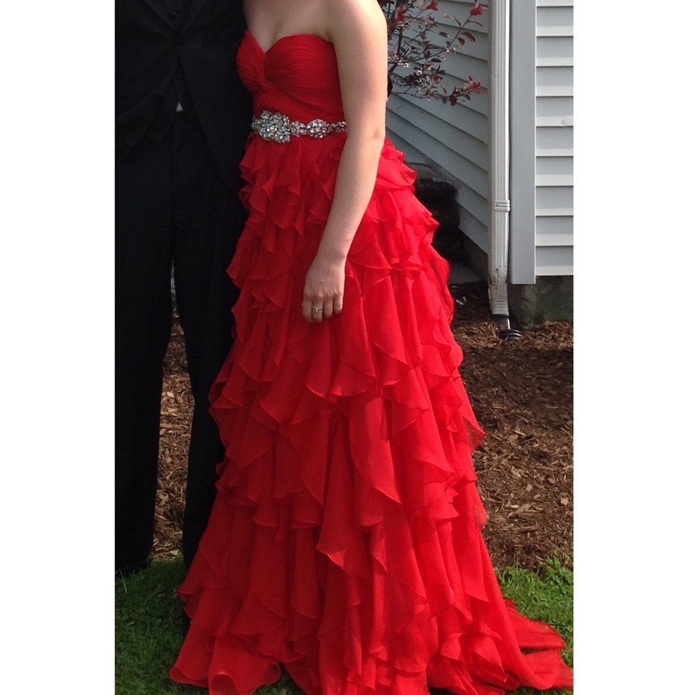 Gorgeous Red Prom Dress! - Gem
